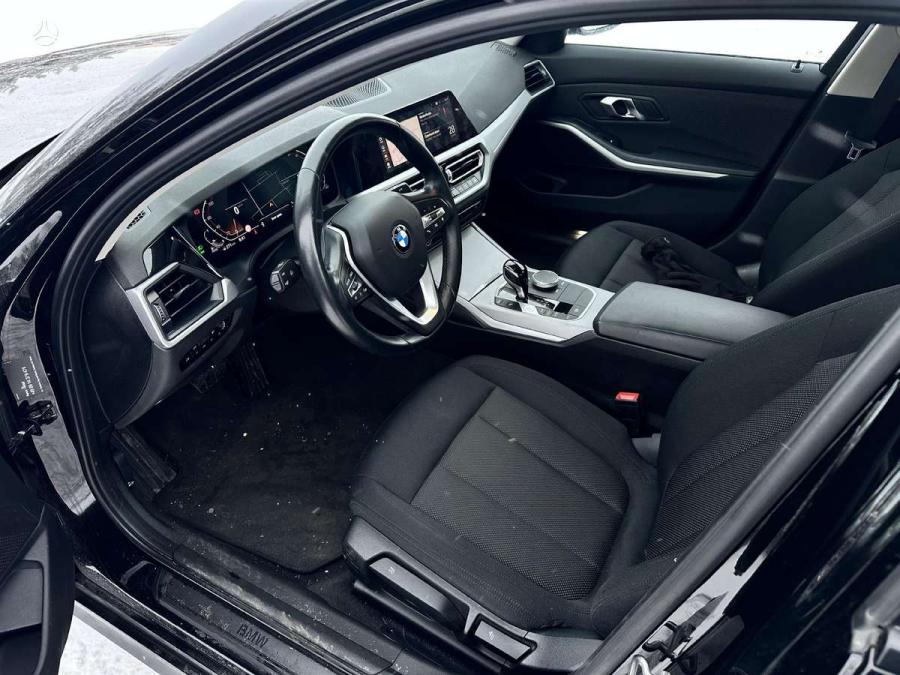 Melns BMW 318 2021 Marijampole, ar dzinēja tilpumu 2.00 L un nobraukumu 201 tūkst. km par 14800 €, foto 8 vietnē AUTOMOTO.COM.LV