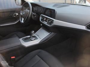 Black BMW 318 2021 in Vilnius, with an engine capacity of 2.00 L and mileage of 39 thousand km for 24750 €, photo 8 on AUTOMOTO.COM.LV