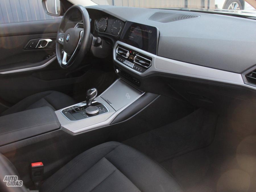 Black BMW 318 2021 in Vilnius, with an engine capacity of 2.00 L and mileage of 39 thousand km for 24750 €, photo 8 on AUTOMOTO.COM.LV