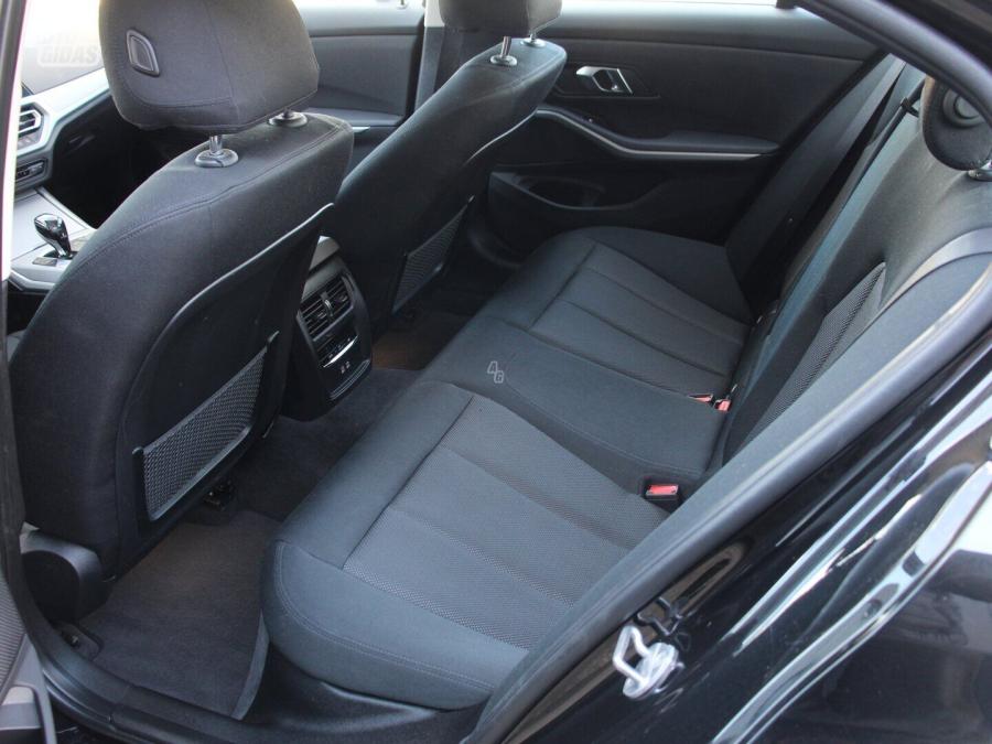 Black BMW 318 2021 in Vilnius, with an engine capacity of 2.00 L and mileage of 39 thousand km for 24750 €, photo 9 on AUTOMOTO.COM.LV
