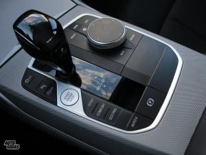 Black BMW 318 2021 in Vilnius, with an engine capacity of 2.00 L and mileage of 39 thousand km for 24750 €, photo 19 on AUTOMOTO.COM.LV