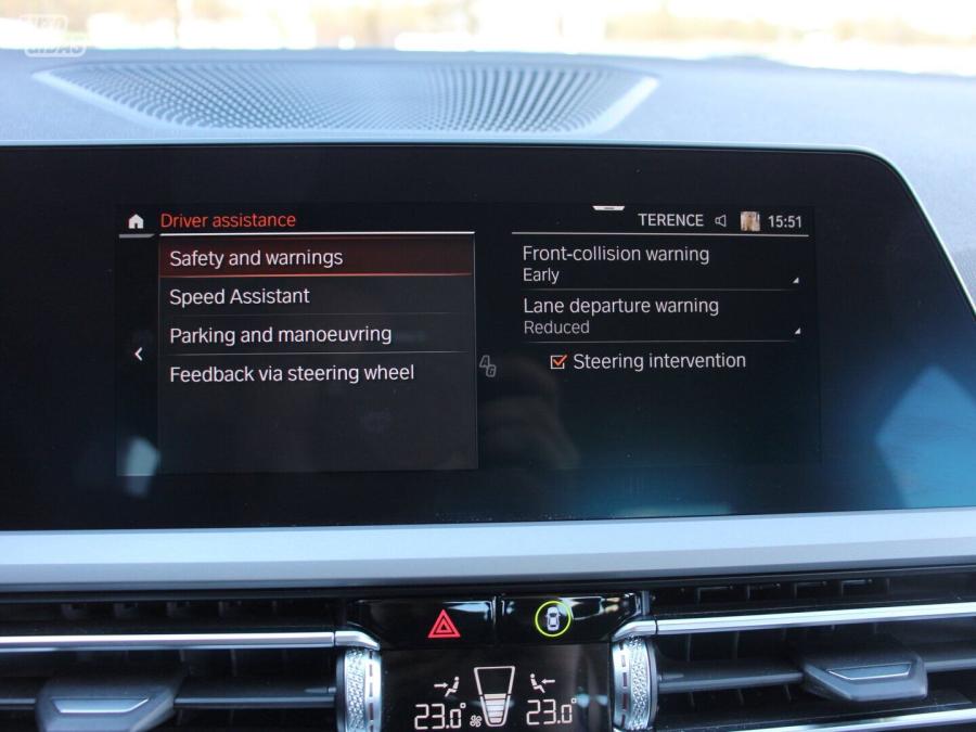 Black BMW 318 2021 in Vilnius, with an engine capacity of 2.00 L and mileage of 39 thousand km for 24750 €, photo 26 on AUTOMOTO.COM.LV