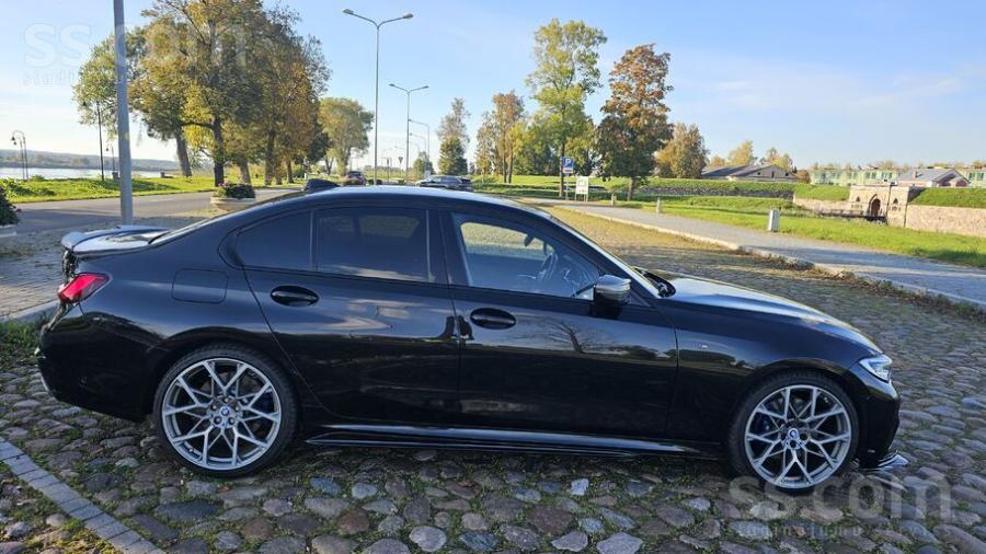 Black BMW 318 2021 in Daugavpils, with an engine capacity of 2.00 L and mileage of 60 thousand km for 29500 €, photo 4 on AUTOMOTO.COM.LV