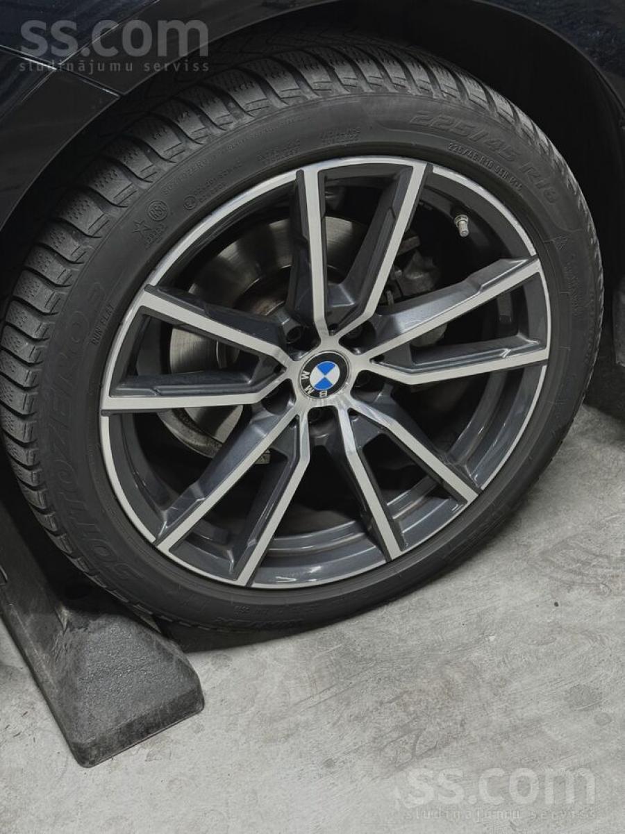 Black BMW 318 2022 in Riga, with an engine capacity of 2.00 L and mileage of 65 thousand km for 25800 €, photo 10 on AUTOMOTO.COM.LV