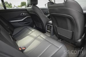 Black BMW 318 2022 in Riga, with an engine capacity of 2.00 L and mileage of 65 thousand km for 25800 €, photo 16 on AUTOMOTO.COM.LV