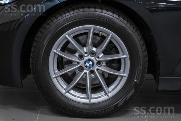 Black BMW 318 2024 in Riga, with an engine capacity of 2.00 L and mileage of 49 thousand km for 36500 €, photo 11 on AUTOMOTO.COM.LV