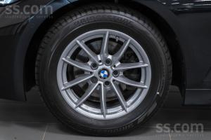 Black BMW 318 2024 in Riga, with an engine capacity of 2.00 L and mileage of 49 thousand km for 36500 €, photo 11 on AUTOMOTO.COM.LV