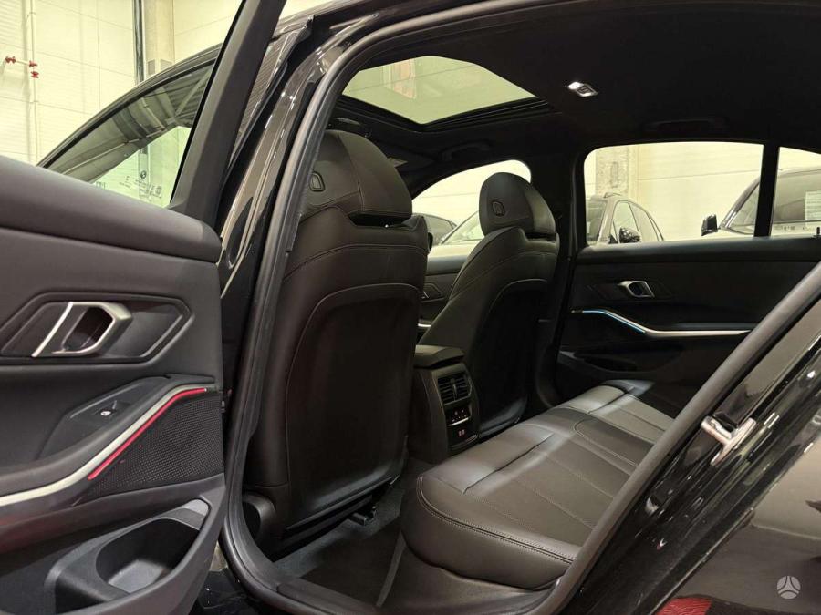 Black BMW 318 2025 in Vilnius, with an engine capacity of 1.97 L and mileage of 18 thousand km for 34500 €, photo 35 on AUTOMOTO.COM.LV