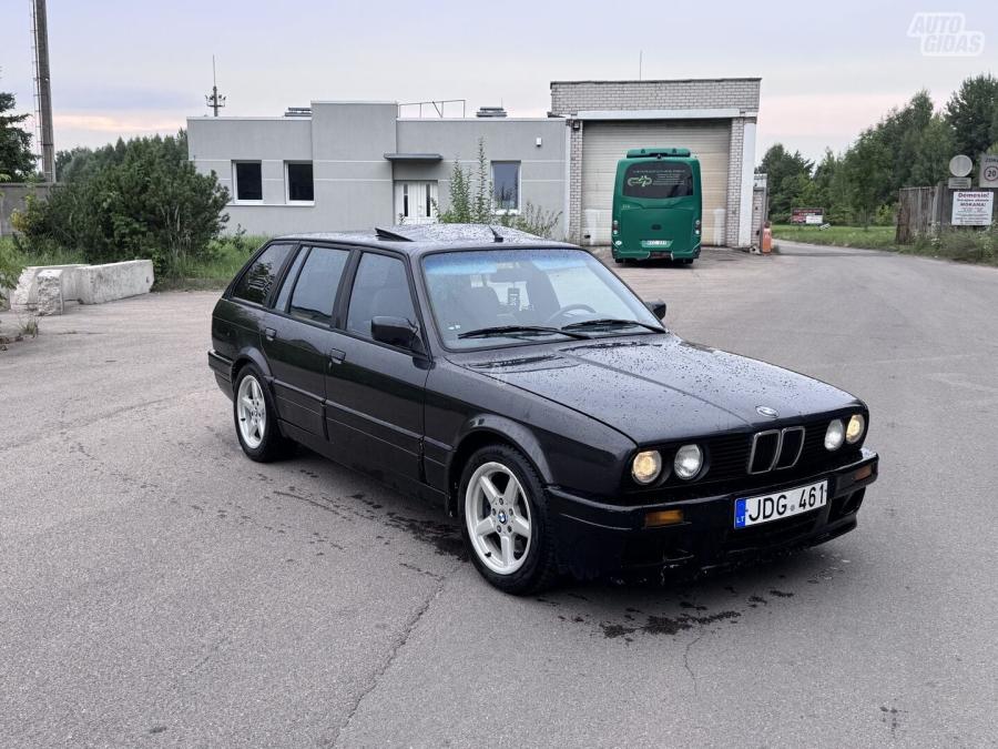 Черный БМВ 318 1989 в Паневежис, объемом двигателя 1.80 л и пробегом 362 тыс. км за 4000 €, фото 8 на AUTOMOTO.COM.LV
