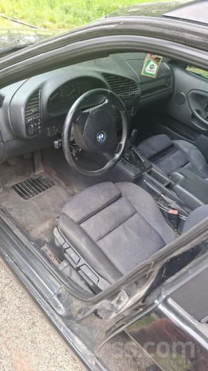 Melns BMW 318 1996 Liepāja, ar dzinēja tilpumu 2.00 L un nobraukumu 221 tūkst. km par 2900 €, foto 6 vietnē AUTOMOTO.COM.LV