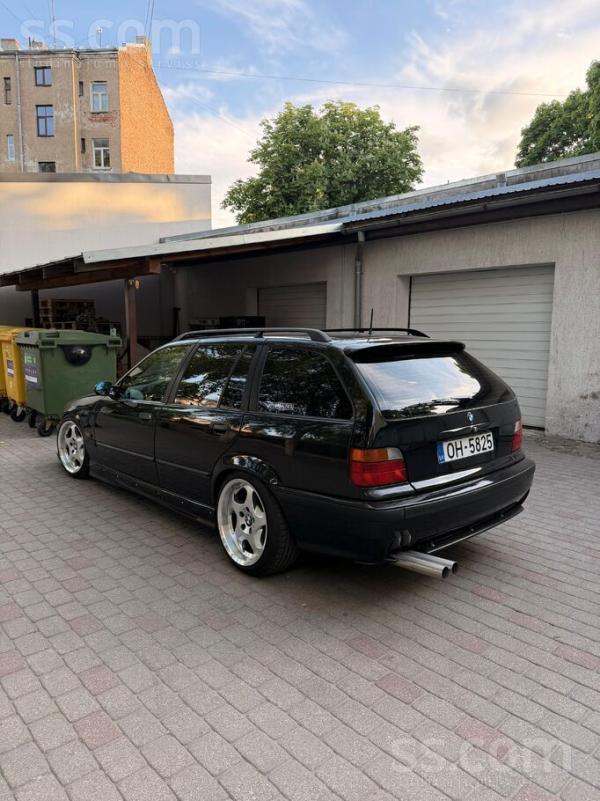 Melns BMW 318 1996 Rīga, ar dzinēja tilpumu 2.80 L un nobraukumu 181 tūkst. km par 7200 €, foto 3 vietnē AUTOMOTO.COM.LV