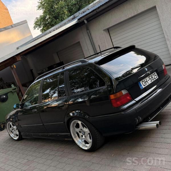 Melns BMW 318 1996 Rīga, ar dzinēja tilpumu 2.80 L un nobraukumu 181 tūkst. km par 7200 €, foto 4 vietnē AUTOMOTO.COM.LV