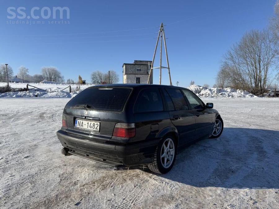 Black BMW 318 1997 in Cesis, with an engine capacity of 2.00 L and mileage of 386 thousand km for 2450 €, photo 4 on AUTOMOTO.COM.LV