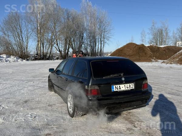 Черный БМВ 318 1997 в Цесис, объемом двигателя 2.00 л и пробегом 386 тыс. км за 2450 €, фото 5 на AUTOMOTO.COM.LV