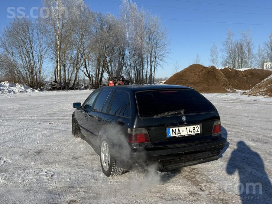 Black BMW 318 1997 in Cesis, with an engine capacity of 2.00 L and mileage of 386 thousand km for 2450 €, photo 5 on AUTOMOTO.COM.LV