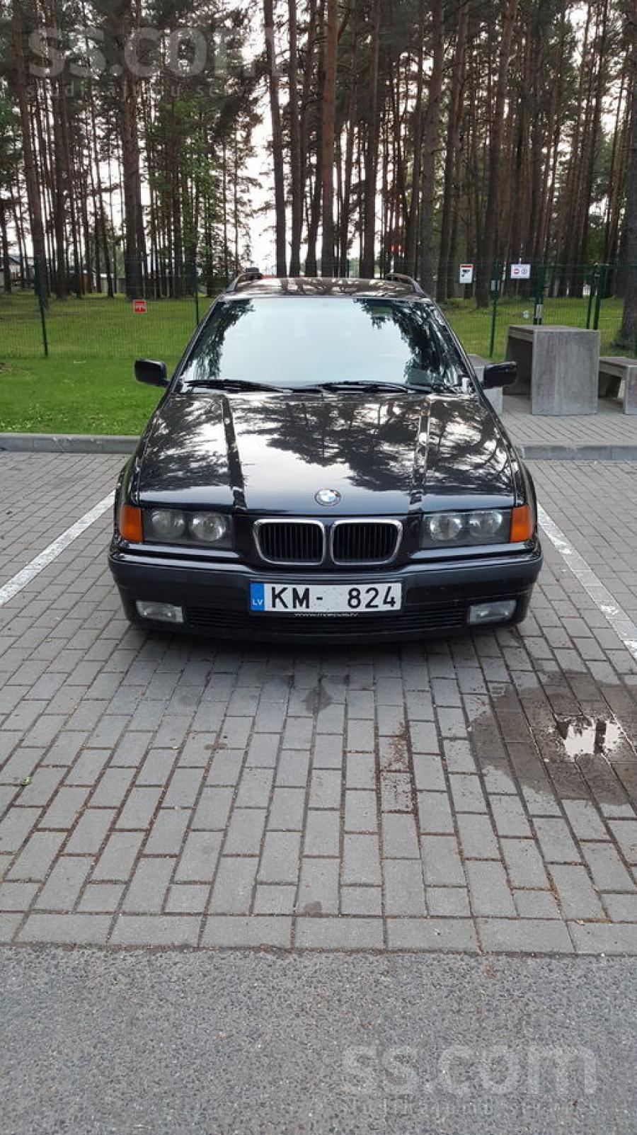 Black BMW 318 1998 in Riga, with an engine capacity of 1.80 L and mileage of 320 thousand km for 2100 €, photo 1 on AUTOMOTO.COM.LV