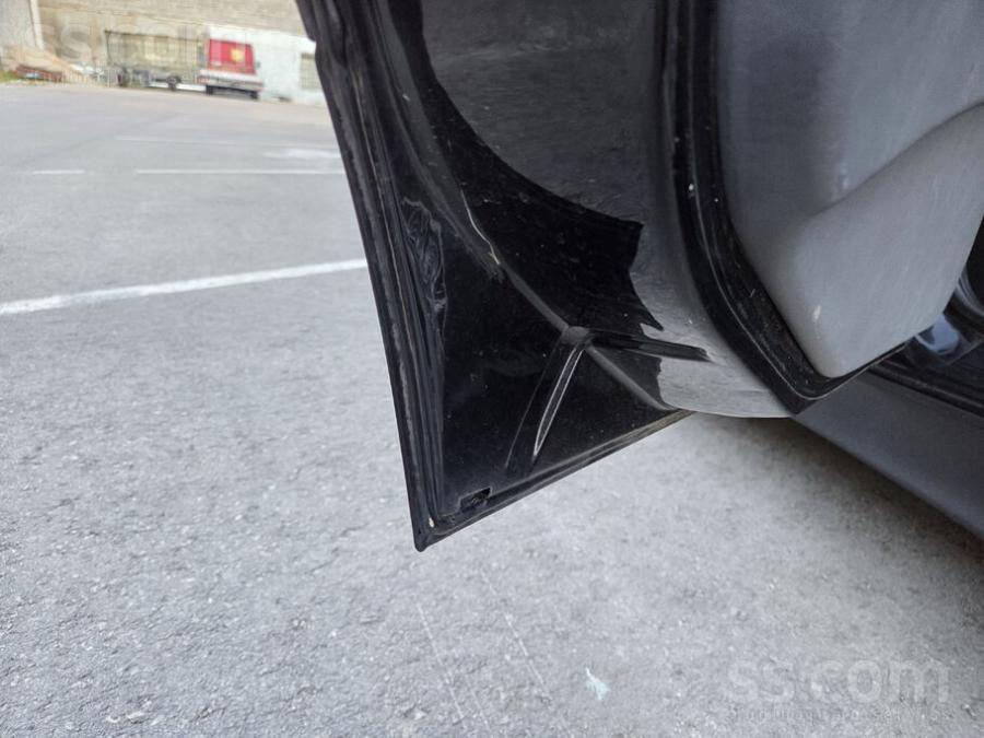 Melns BMW 318 1998 Rīga, ar dzinēja tilpumu 1.80 L un nobraukumu 314 tūkst. km par 2800 €, foto 12 vietnē AUTOMOTO.COM.LV