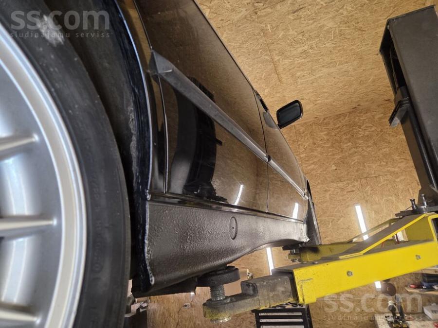 Melns BMW 318 1998 Rīga, ar dzinēja tilpumu 1.80 L un nobraukumu 314 tūkst. km par 2800 €, foto 24 vietnē AUTOMOTO.COM.LV