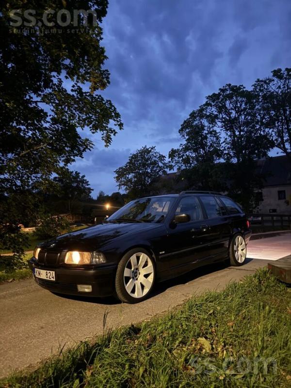 Melns BMW 318 1998 Rīga, ar dzinēja tilpumu 1.80 L un nobraukumu 330 tūkst. km par 2400 €, foto 1 vietnē AUTOMOTO.COM.LV