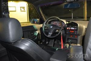 Melns BMW 318 1998 Rīga, ar dzinēja tilpumu 1.80 L un nobraukumu 330 tūkst. km par 2400 €, foto 3 vietnē AUTOMOTO.COM.LV