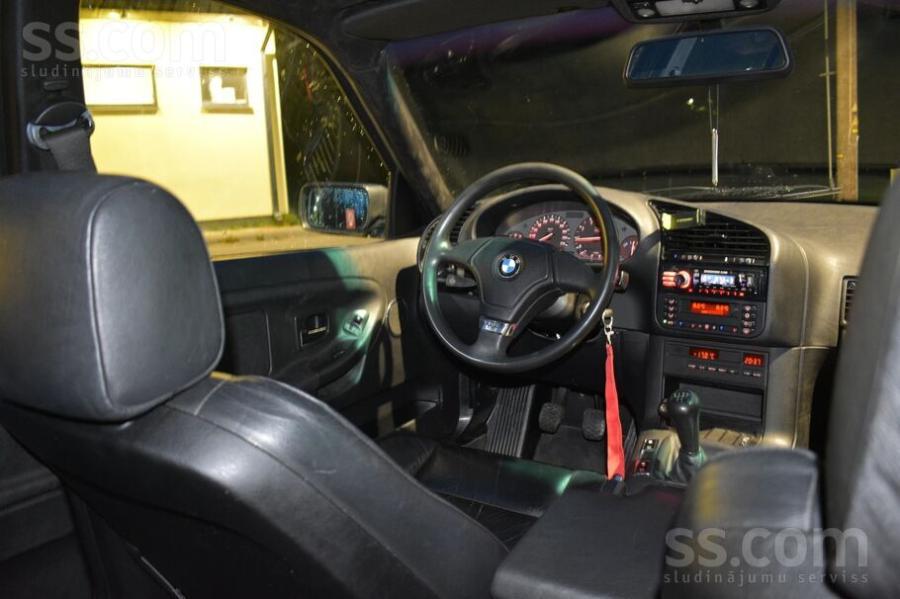 Melns BMW 318 1998 Rīga, ar dzinēja tilpumu 1.80 L un nobraukumu 330 tūkst. km par 2400 €, foto 3 vietnē AUTOMOTO.COM.LV