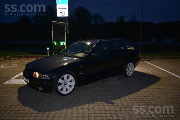 Melns BMW 318 1998 Rīga, ar dzinēja tilpumu 1.80 L un nobraukumu 330 tūkst. km par 2400 €, foto 4 vietnē AUTOMOTO.COM.LV