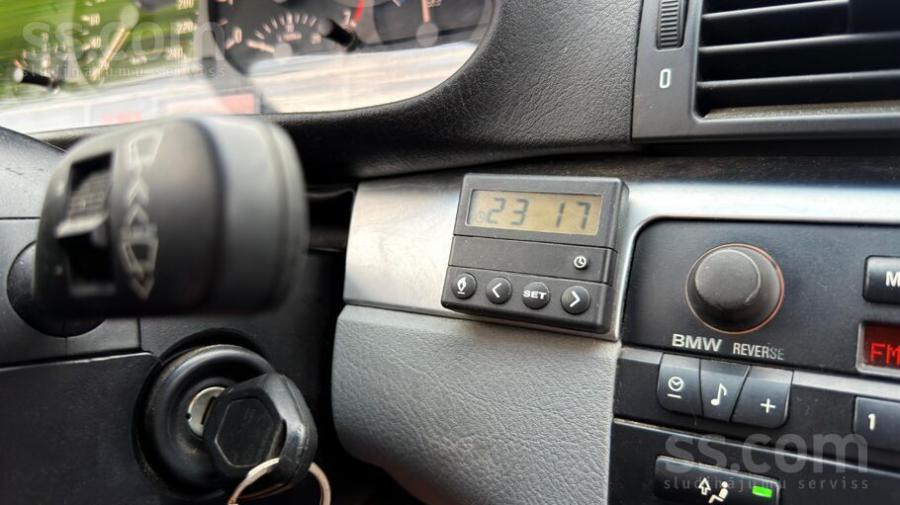 Black BMW 318 2000 in Riga, with an engine capacity of 1.90 L and mileage of 377 thousand km for 1250 €, photo 15 on AUTOMOTO.COM.LV