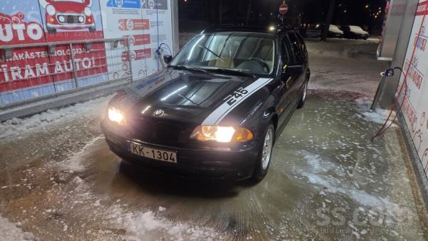 Black BMW 318 2001 in Riga, with an engine capacity of 2.50 L and mileage of 328 thousand km for 2150 €, photo 2 on AUTOMOTO.COM.LV