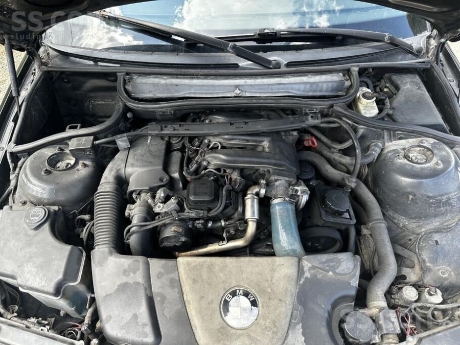 Black BMW 318 2003 in Riga, with an engine capacity of 2.00 L and mileage of 375 thousand km for 2500 €, photo 19 on AUTOMOTO.COM.LV