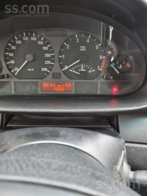 Black BMW 318 2003 in Jelgava, with an engine capacity of 2.50 L and mileage of 388 thousand km for 2500 €, photo 12 on AUTOMOTO.COM.LV