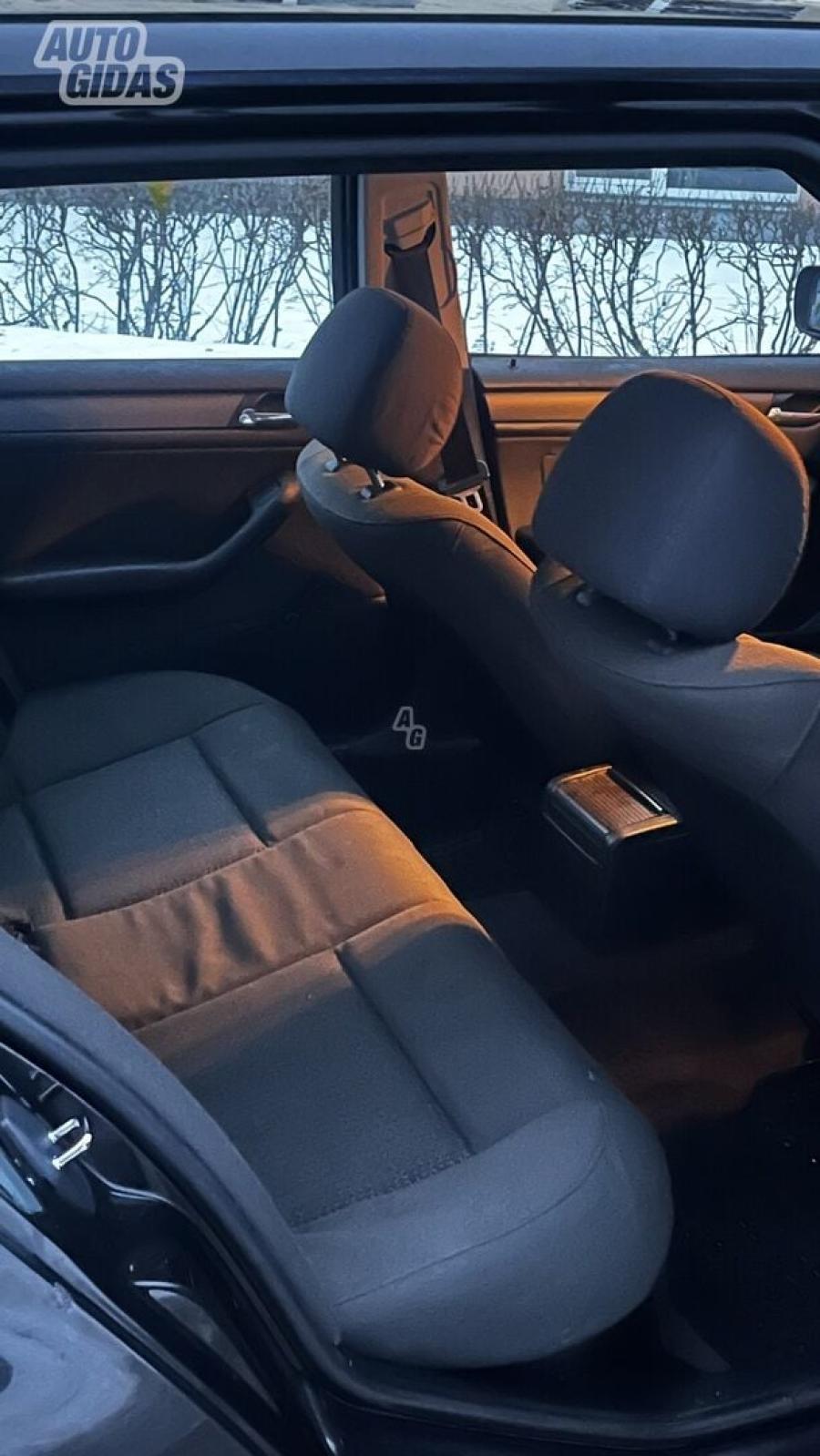 Black BMW 318 2004 in Alytus, with an engine capacity of 2.00 L and mileage of 340 thousand km for 1100 €, photo 12 on AUTOMOTO.COM.LV