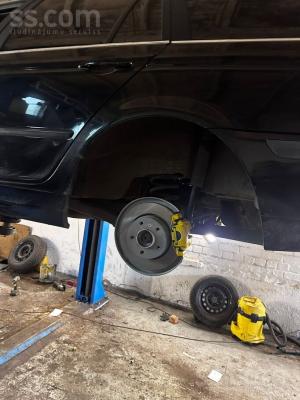 Black BMW 318 2004 in Limbazi, with an engine capacity of 2.20 L and mileage of 301 thousand km for 2650 €, photo 14 on AUTOMOTO.COM.LV