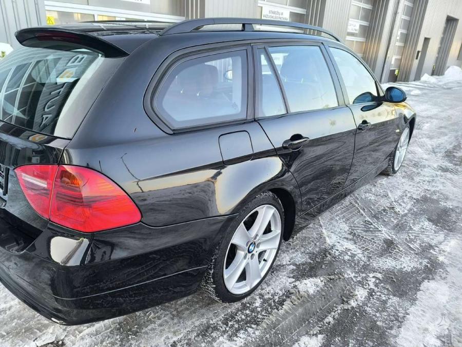 Black BMW 318 2006 in Joniskis, with an engine capacity of 2.00 L and mileage of 220 thousand km for 3550 €, photo 5 on AUTOMOTO.COM.LV