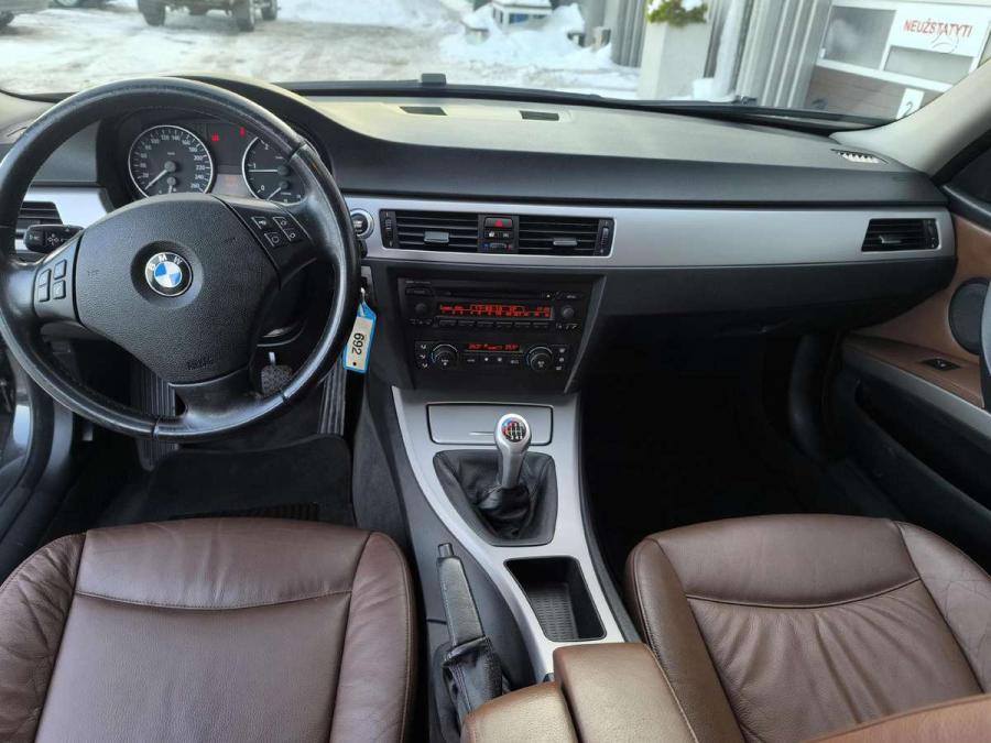 Black BMW 318 2006 in Joniskis, with an engine capacity of 2.00 L and mileage of 220 thousand km for 3550 €, photo 15 on AUTOMOTO.COM.LV