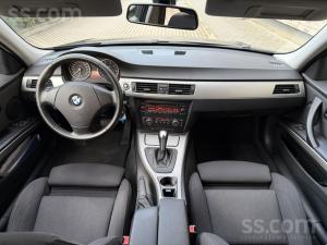 Melns BMW 318 2006 Tukums, ar dzinēja tilpumu 2.00 L un nobraukumu 283 tūkst. km par 2990 €, foto 25 vietnē AUTOMOTO.COM.LV