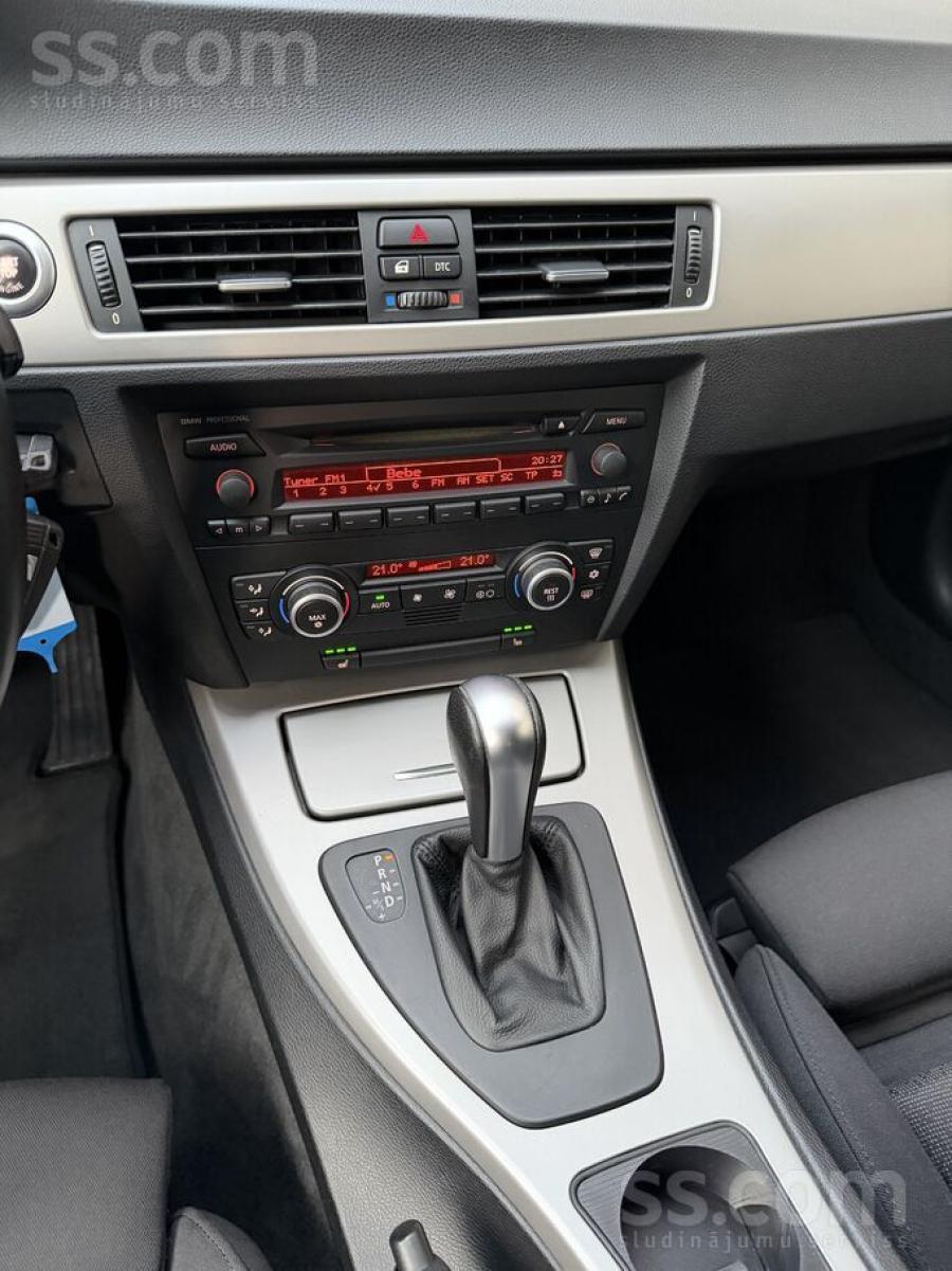 Melns BMW 318 2006 Tukums, ar dzinēja tilpumu 2.00 L un nobraukumu 283 tūkst. km par 2990 €, foto 28 vietnē AUTOMOTO.COM.LV