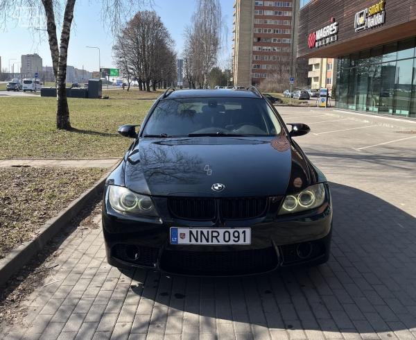 Melns BMW 318 2007 Kauņa, ar dzinēja tilpumu 2.00 L un nobraukumu 500 tūkst. km par 2300 €, foto 1 vietnē AUTOMOTO.COM.LV