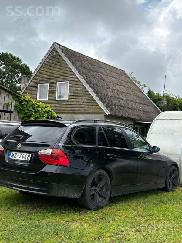 Black BMW 318 2007 in Saldus, with an engine capacity of 2.00 L and mileage of 346 thousand km for 3200 €, photo 1 on AUTOMOTO.COM.LV