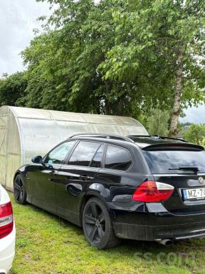 Melns BMW 318 2007 Saldus, ar dzinēja tilpumu 2.00 L un nobraukumu 346 tūkst. km par 3200 €, foto 4 vietnē AUTOMOTO.COM.LV