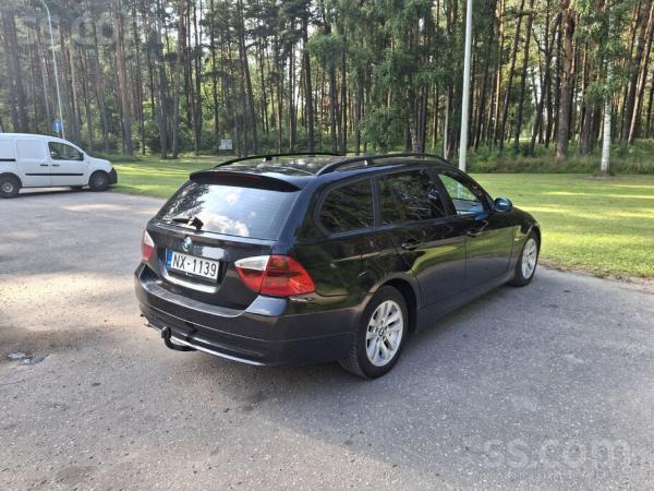 Black BMW 318 2007 in Riga, with an engine capacity of 2.00 L and mileage of 346 thousand km for 2600 €, photo 3 on AUTOMOTO.COM.LV