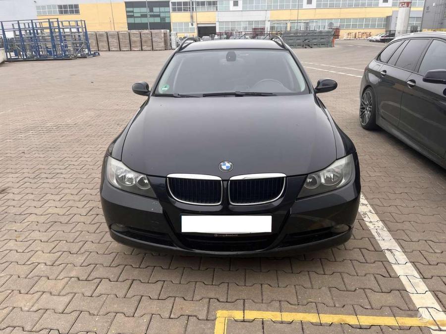Melns BMW 318 2007 Alīta, ar dzinēja tilpumu 2.00 L un nobraukumu 310 tūkst. km par 1600 €, foto 3 vietnē AUTOMOTO.COM.LV