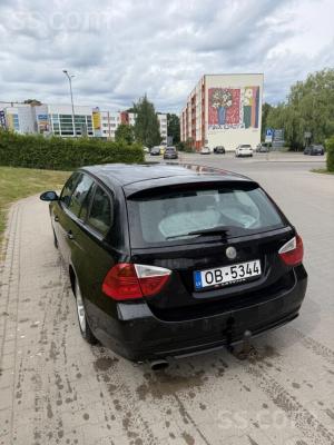 Black BMW 318 2007 in Riga, with an engine capacity of 2.00 L and mileage of 264 thousand km for 3400 €, photo 4 on AUTOMOTO.COM.LV