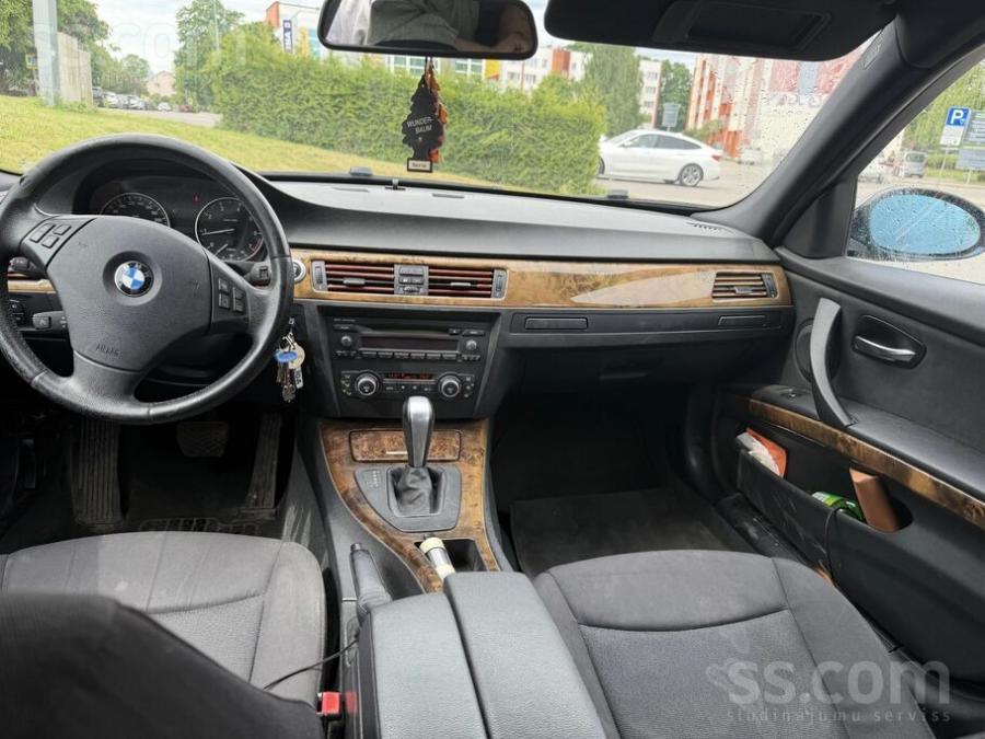 Black BMW 318 2007 in Riga, with an engine capacity of 2.00 L and mileage of 264 thousand km for 3400 €, photo 6 on AUTOMOTO.COM.LV