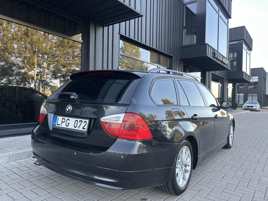 Black BMW 318 2007 in Kaunas, with an engine capacity of 2.00 L and mileage of 360 thousand km for 2750 €, photo 9 on AUTOMOTO.COM.LV