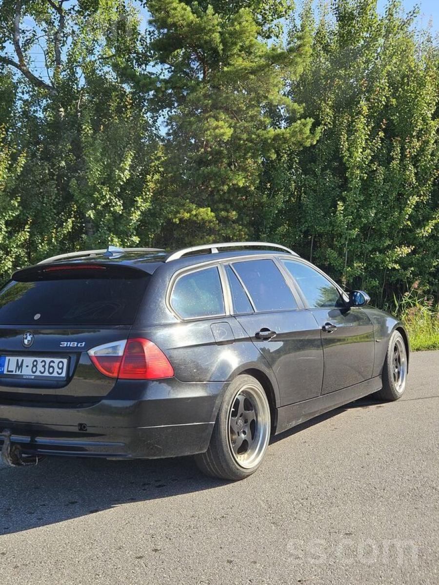 Melns BMW 318 2007 Tukums, ar dzinēja tilpumu 2.00 L un nobraukumu 413 tūkst. km par 2300 €, foto 3 vietnē AUTOMOTO.COM.LV