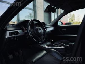 Black BMW 318 2008 in Cesis, with an engine capacity of 2.00 L and mileage of 0 thousand km for 14500 €, photo 30 on AUTOMOTO.COM.LV
