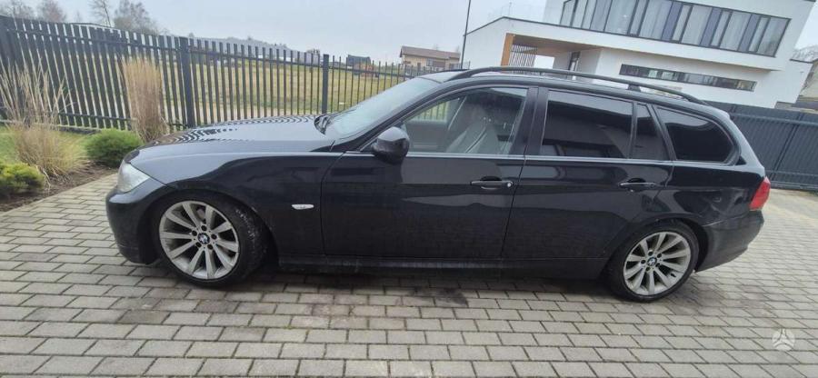 Black BMW 318 2008 in Vilnius, with an engine capacity of 0.00 L and mileage of 450 thousand km for 3500 €, photo 1 on AUTOMOTO.COM.LV