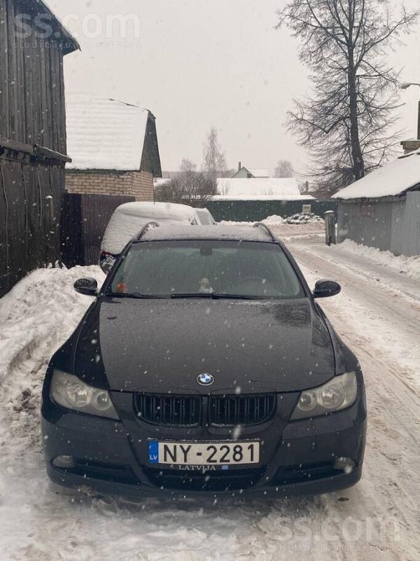 Black BMW 318 2008 in Daugavpils, with an engine capacity of 2.00 L and mileage of 235 thousand km for 3750 €, photo 2 on AUTOMOTO.COM.LV