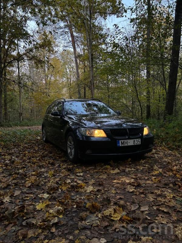Melns BMW 318 2008 Ogre, ar dzinēja tilpumu 2.00 L un nobraukumu 307 tūkst. km par 2370 €, foto 1 vietnē AUTOMOTO.COM.LV
