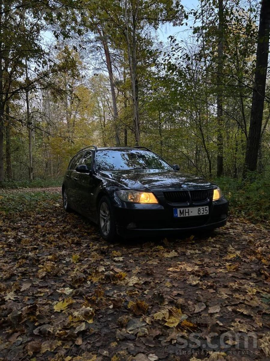 Black BMW 318 2008 in Ogre, with an engine capacity of 2.00 L and mileage of 307 thousand km for 2370 €, photo 1 on AUTOMOTO.COM.LV